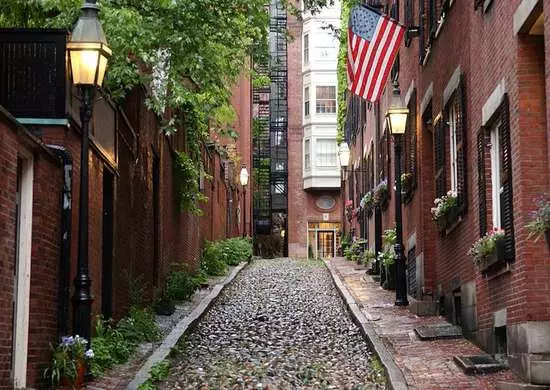 Modern Day Acorn Street - Бостон, MA