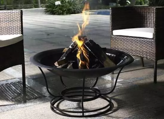 Ognjišče na dvorišču