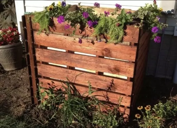 DIY komposztláda a hátsó udvarhoz