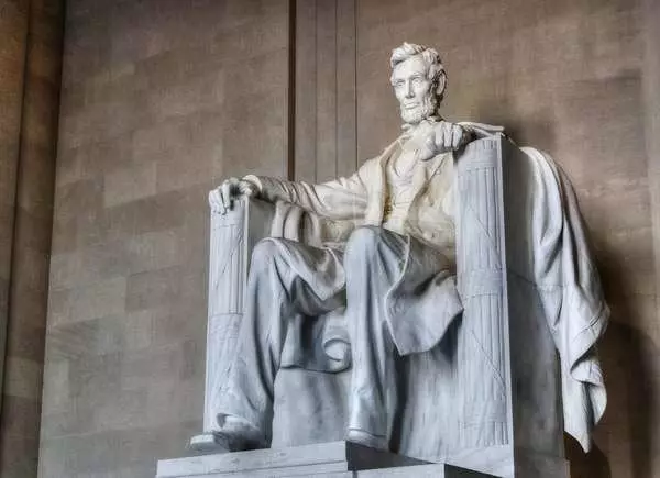نصب أبراهام لنكولن التذكاري في واشنطن العاصمة
