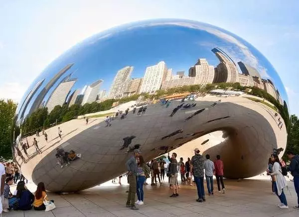 Cloud Gate u Chicagu, Illinois
