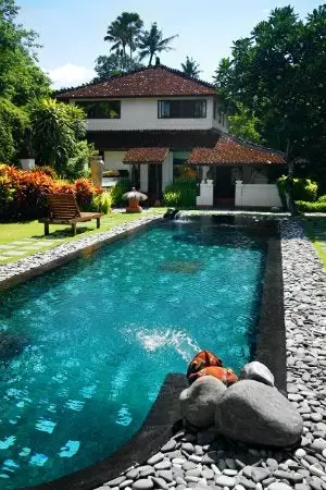 Одржување на базен - базен во двор