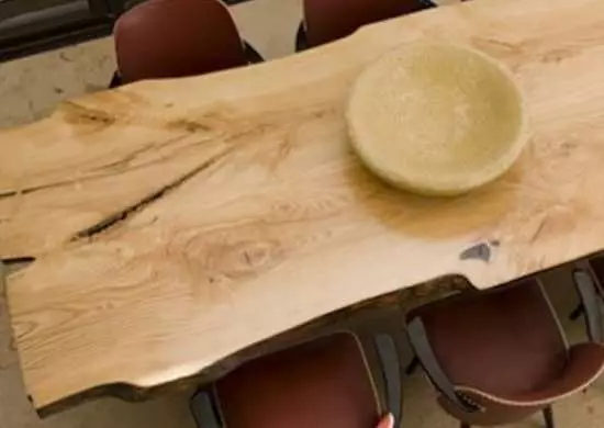 Doskový jedálenský stôl