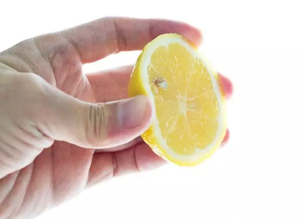 Lemon para sa mga mantsa