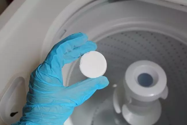 Affresh洗衣机清洁剂需要三个步骤