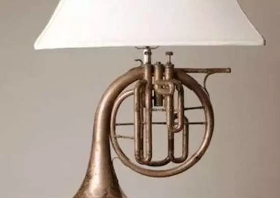 Franska horn lampi