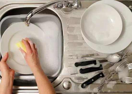 Πλύνετε τα πιάτα με τη σειρά