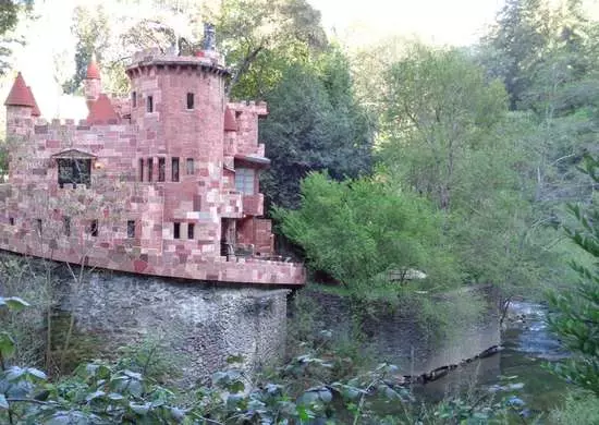 Замковый дом