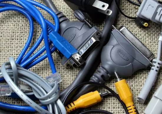 Како да се организираат кабли
