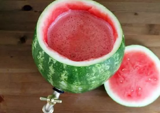 Wassermelonen-Getränkespender