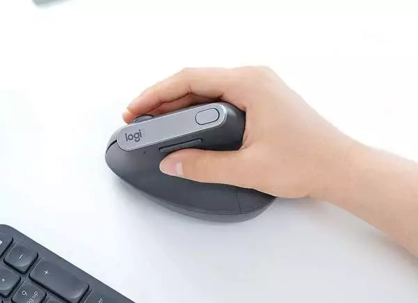 Il mouse wireless ergonomico lavora da casa