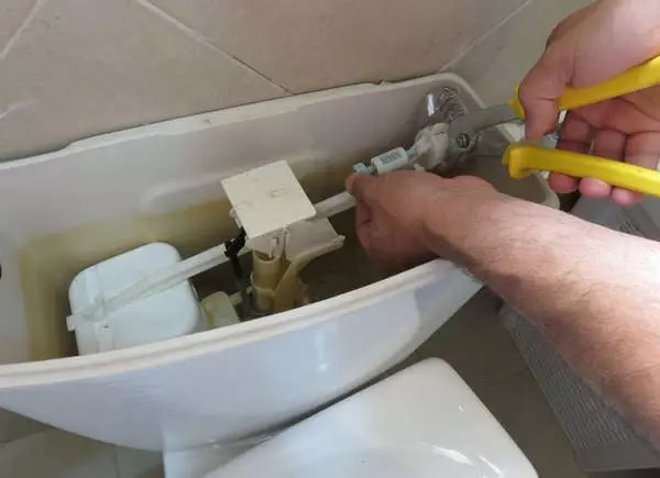 修复低厕所填充水平