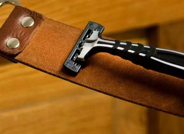 Prolongez la durée de vie de vos rasoirs avec une ceinture en cuir