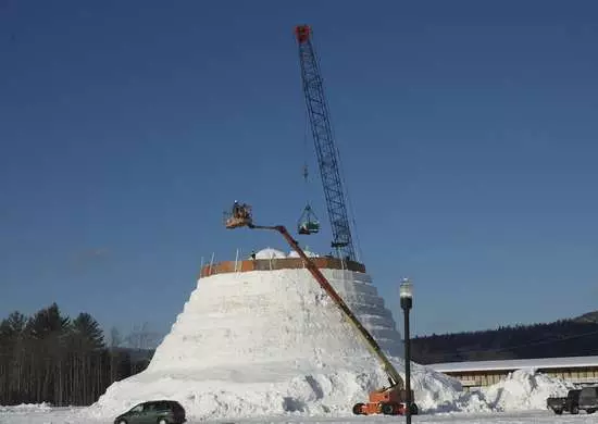 Cel mai înalt om de zăpadă din lume - Bethel, Maine