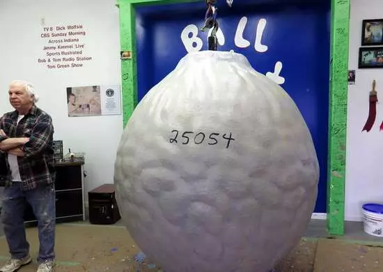 Didžiausias dažų kamuolys – Aleksandrija, Indiana