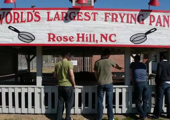 La plus grande poêle à frire du monde - Rose Hill, Caroline du Nord