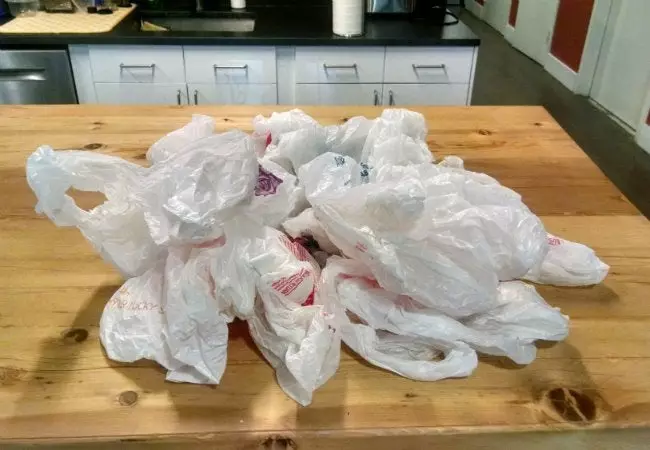 비닐 봉지를 보관하는 방법 - 엉망