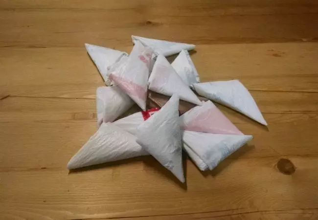 비닐 봉지 보관 방법 - 삼각형으로 접기