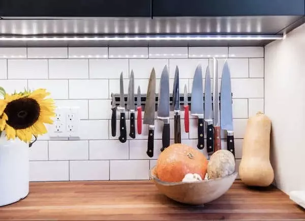 Smart Kitchen Storage Ideas - magnetic thipa strip