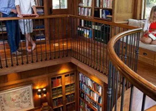 两层图书馆