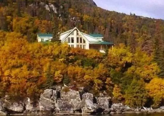 Alaska Lake House