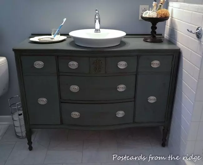 DIY Dresser Vanity Vanity