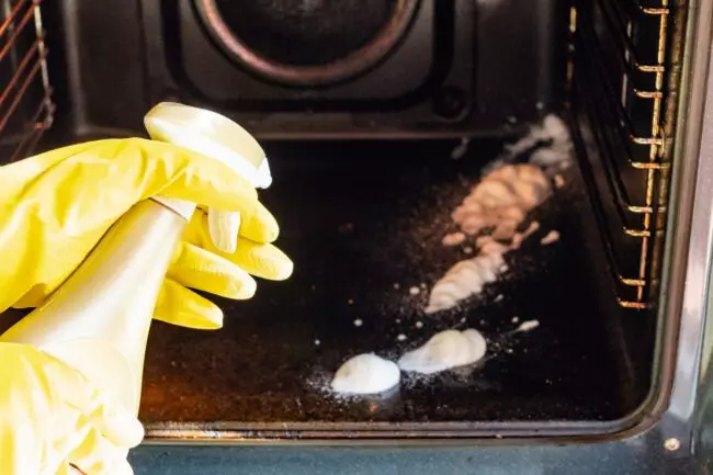 Os melhores limpadores de forno para bagunças assadas