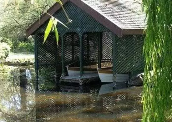 Lattic Boathouse