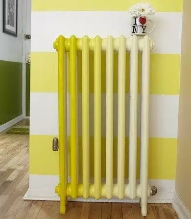 11 Stylike manieren om jo radiatoren te ferbetterjen of te ferbergjen