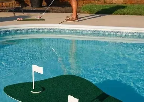 浮动泳池高尔夫