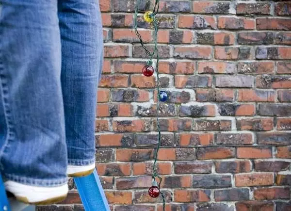 12. Colga as túas luces de Nadal.