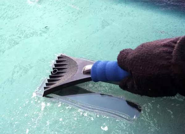 descongelar el parabrisa del cotxe
