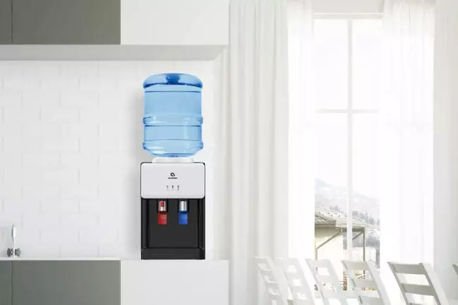 De beste opties voor waterdispensers op het aanrecht: