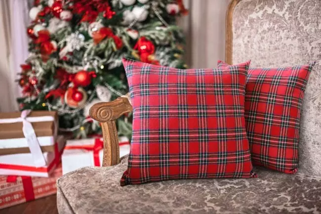 Det beste juledekorasjonsalternativet: 4TH Emotion Christmas skotsk rutete putetrekk