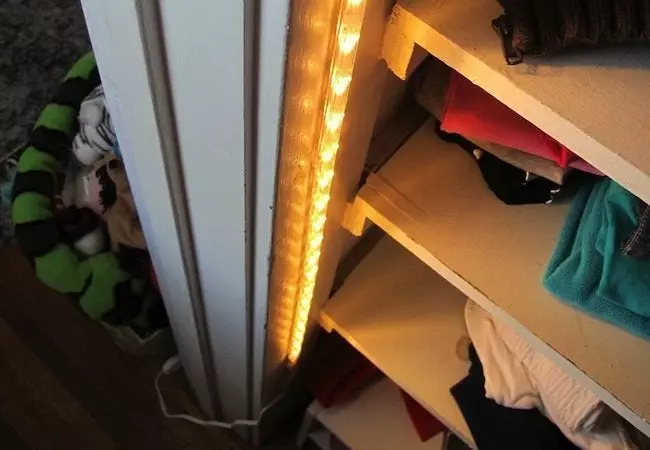 ဗီရိုလေးများ စိတ်ကူးများ - DIY Closet Lighting