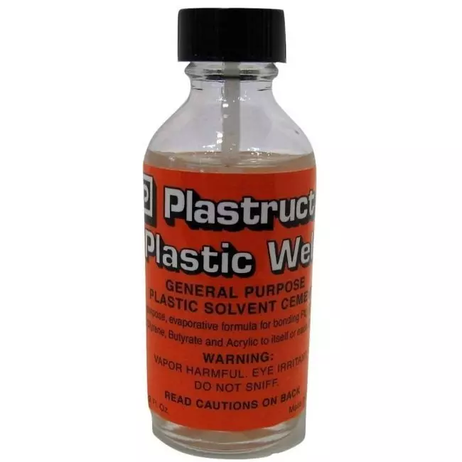 La meilleure colle pour l'option plastique : Plastruct Plastic Weld