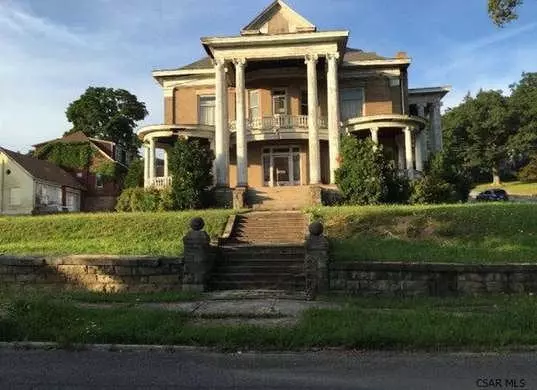 Extreme Fixer-Upper a Windber, Pennsylvania