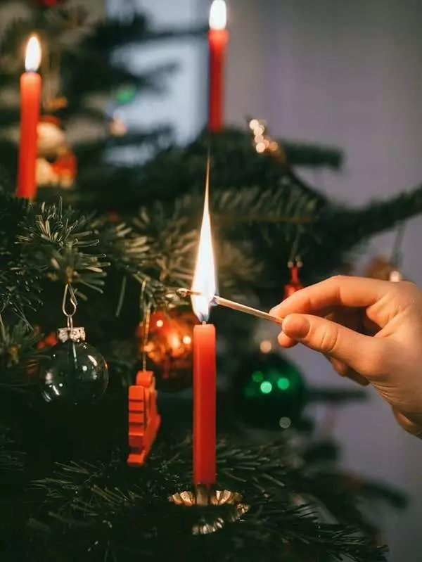Martin Luther thắp sáng cây thông Noel