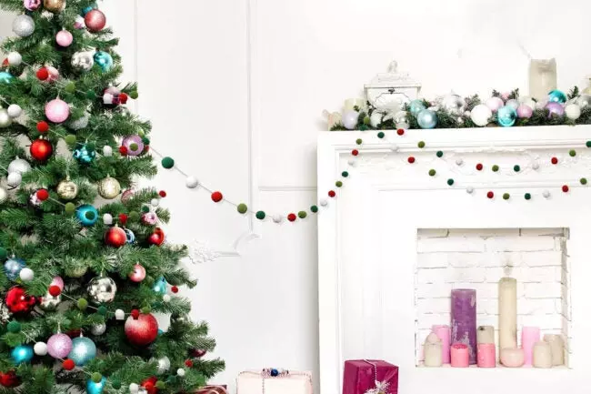 Cea mai bună opțiune de ghirlandă de Crăciun: Ghirlandă de bile din pâslă Boao
