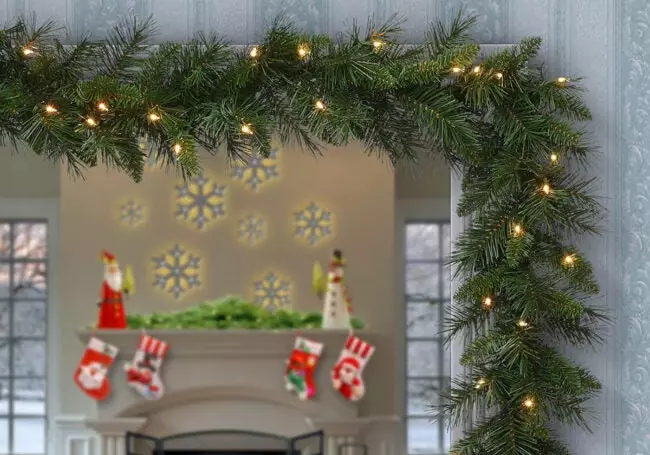 Најдобрата Божиќна венец опција: Националната компанија за дрво Винчестер борови вештачки божиќни венци