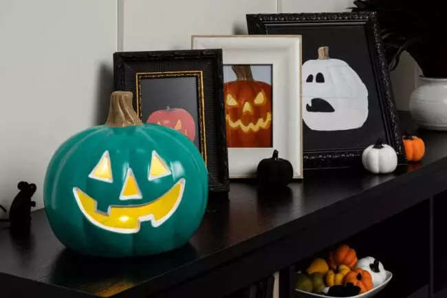 A legjobb Halloween-díszek: 9 kékeszöld tök vidám arccal