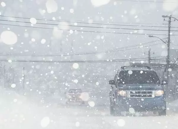 Carane Nyiyapake Mobil kanggo Badai Salju