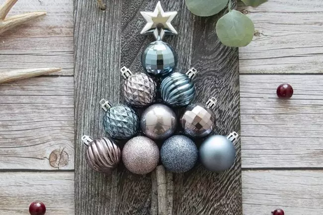 Vebijarka Herî Sersalê Ornaments: KI Store 34ct Dusty Blue Tops Christmas