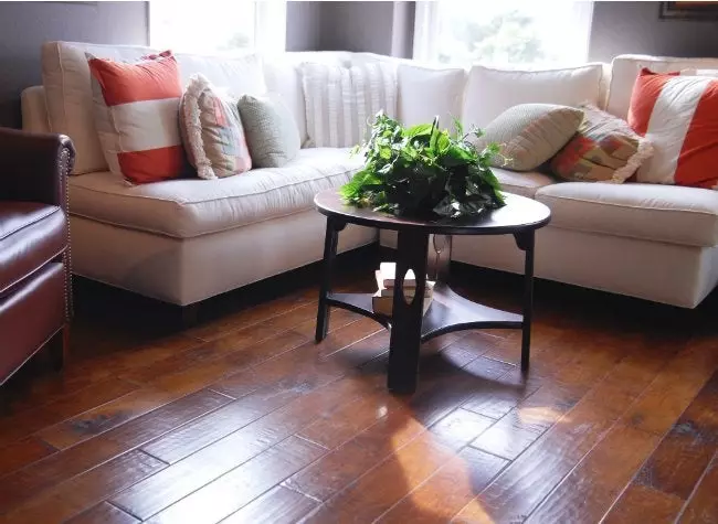 Laminate vs Hardwood - gorodona hazo mafy