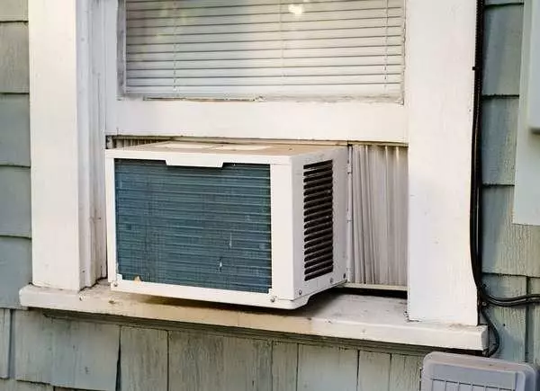 Vesivaurioiden ikkunan ilmastointilaite