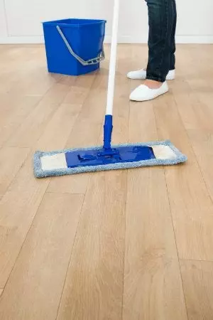 床をモップで拭く方法-木の床をモップで拭く