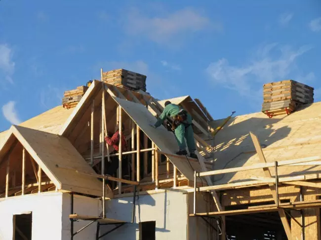 6 اہم چیزیں جنہیں گھر کے مالکان کو چھت کی پچ کے بارے میں جاننا چاہیے۔