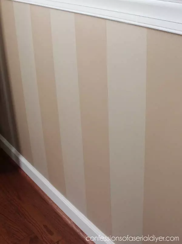 줄무늬 벽 페인트 벽지