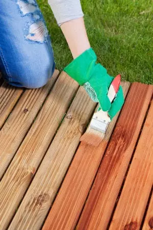 Painting vs Staining a Deck: De Besser Finish fir Är Struktur