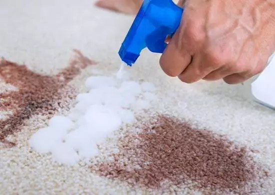 Кастилски сапун за почистване на килими